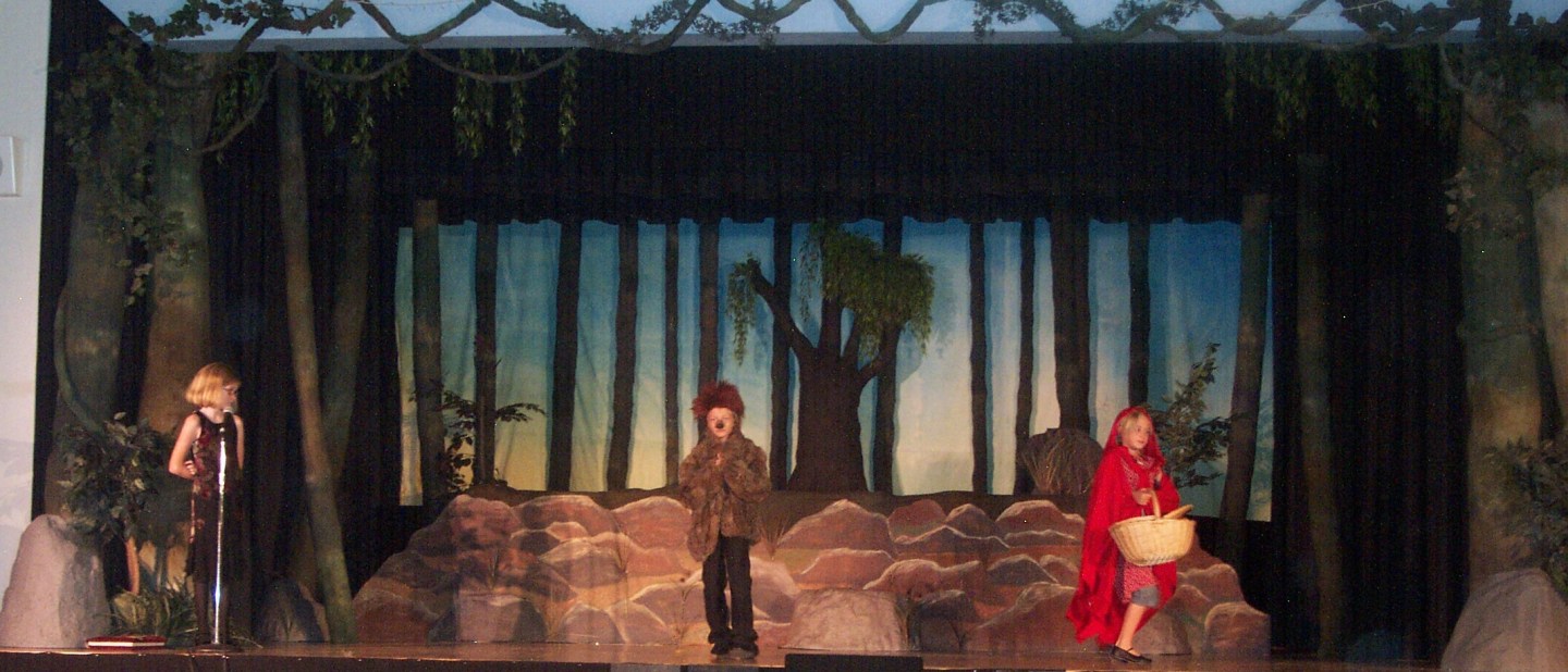 Set design for childrens’ theater: “Into The Woods” – Lynda Brothers
